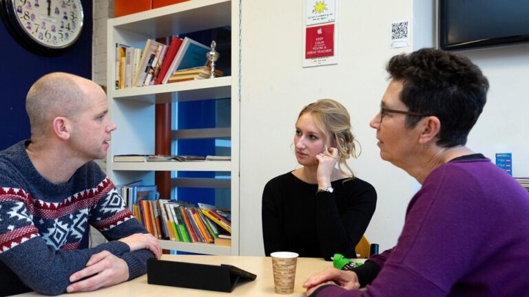 Zo haal je het beste uit een oudergesprek - Leraar24 Zo haal je het beste uit een oudergesprek - Leraar24
